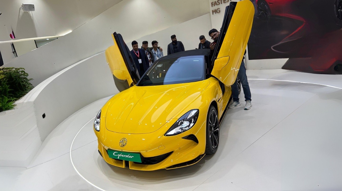 MG Cyberster Spec, Features, Reveal at Bharat Mobility Expo