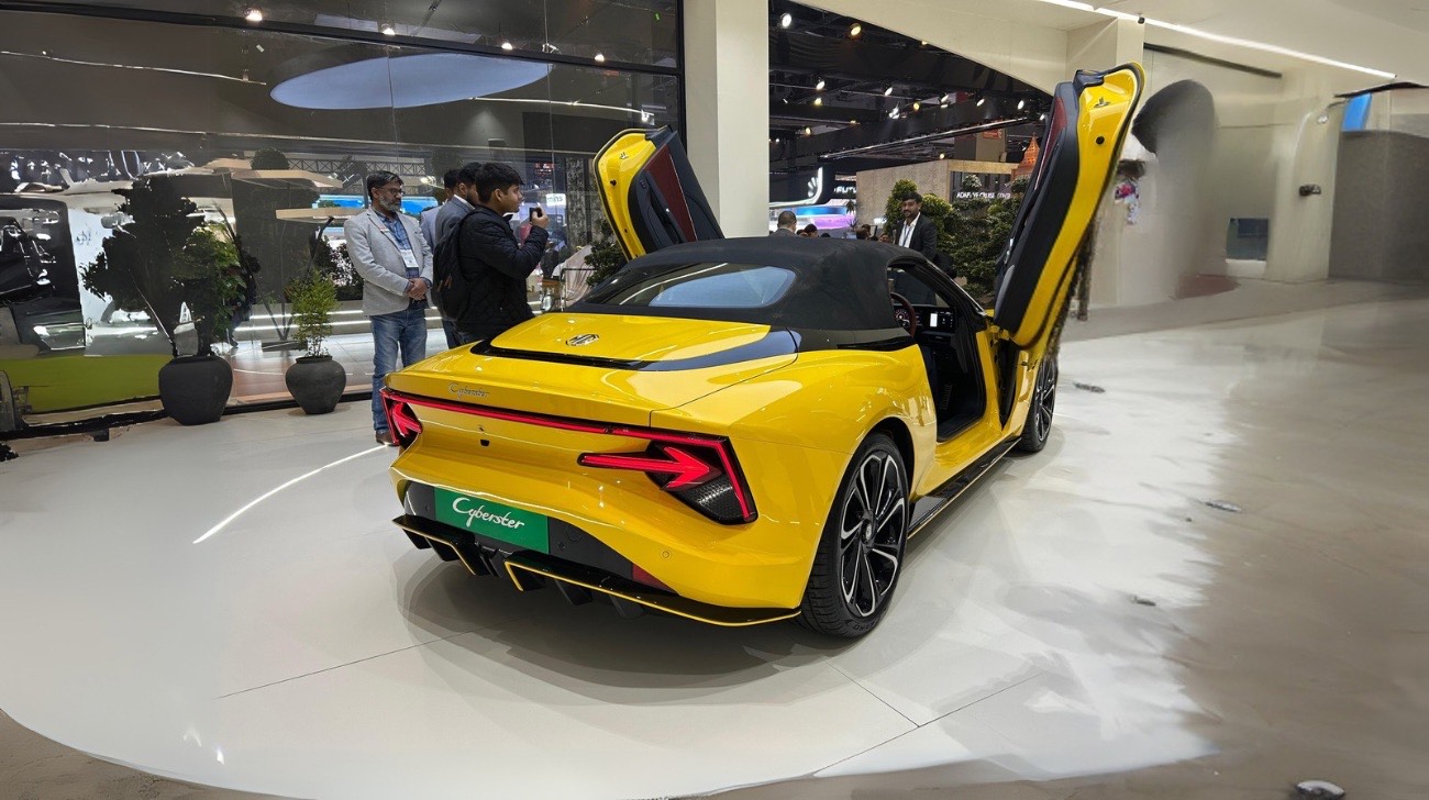 MG Cyberster Spec, Features, Reveal at Bharat Mobility Expo