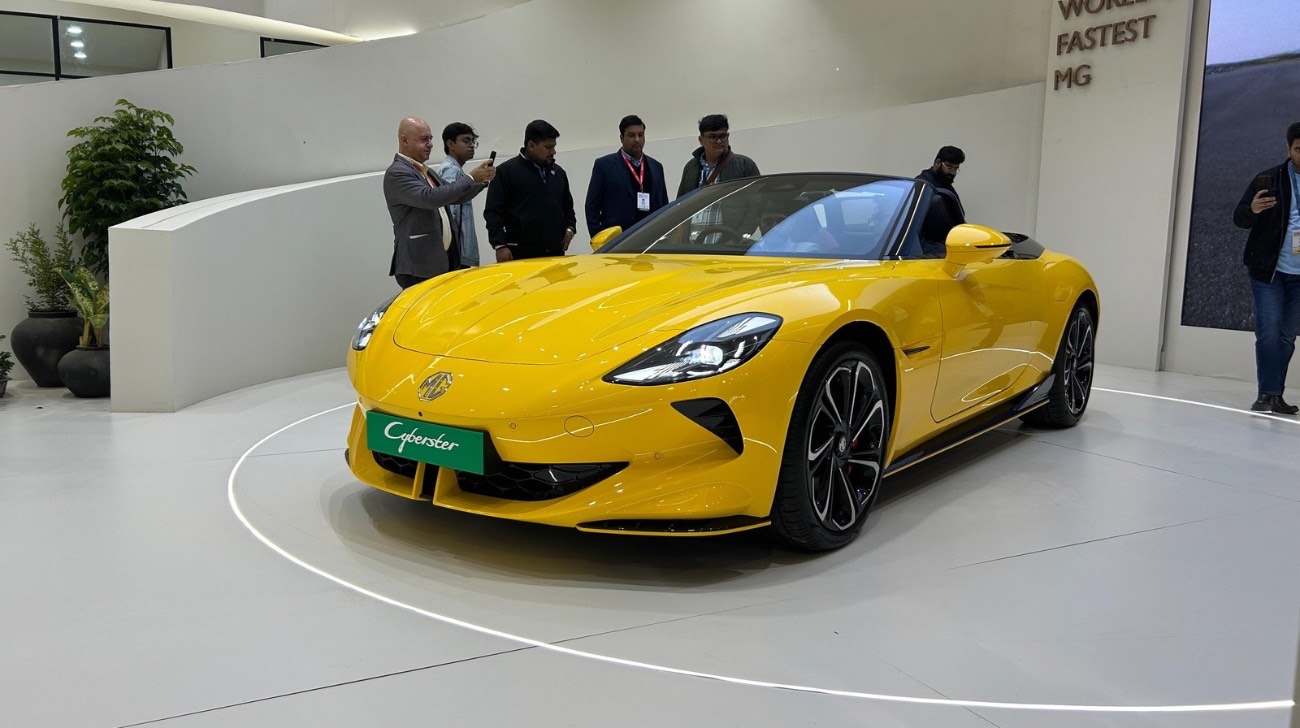 MG Cyberster Spec, Features, Reveal at Bharat Mobility Expo